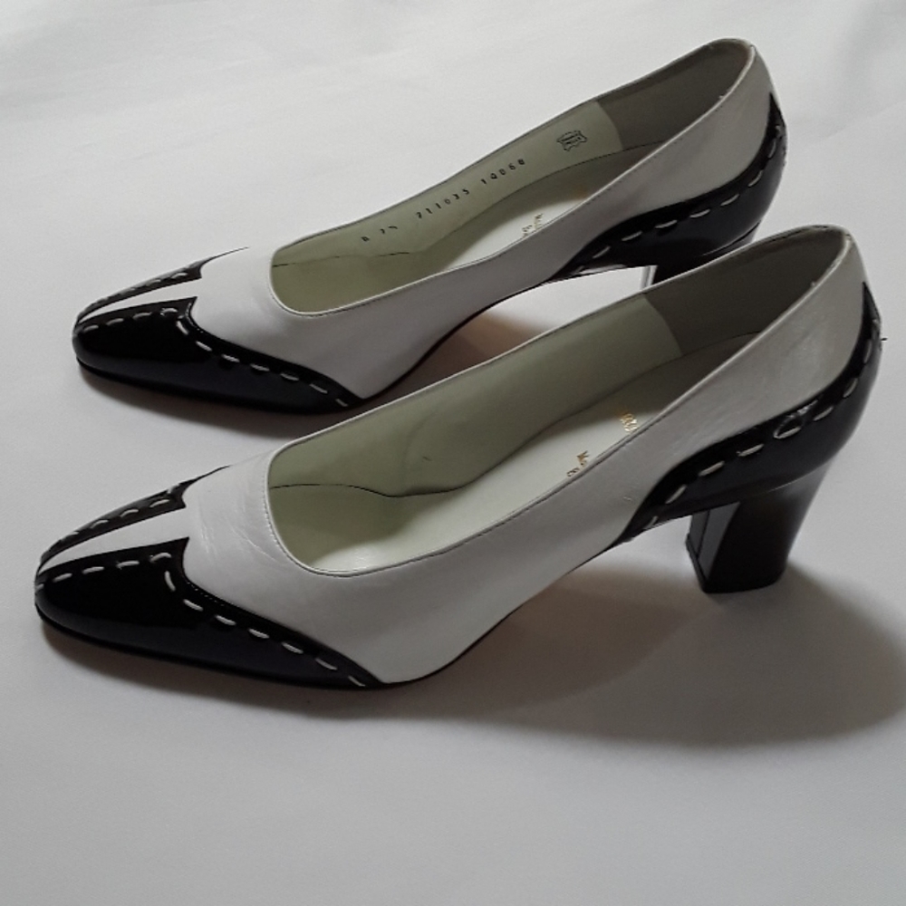 Bruno Magli Spectator Pumps - Gem